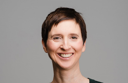 Nina Roth verstärkt comm:unications-Team – mnews – medianet.at