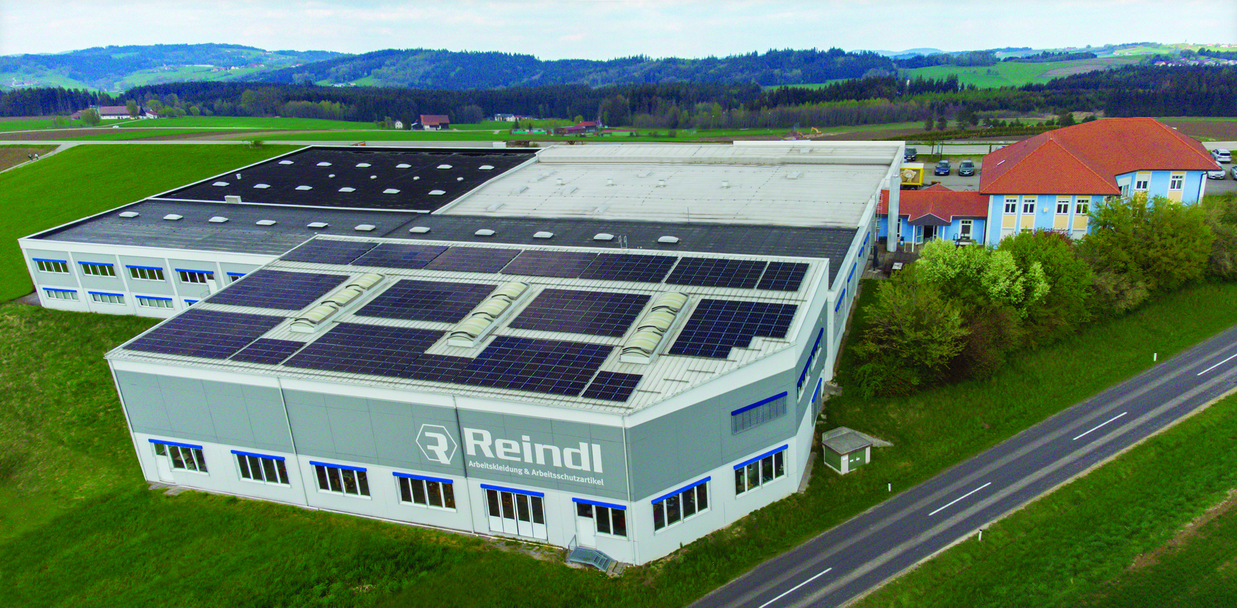 Reindl Berufsbekleidung nimmt neue Photovoltaikanlage in Betrieb ...